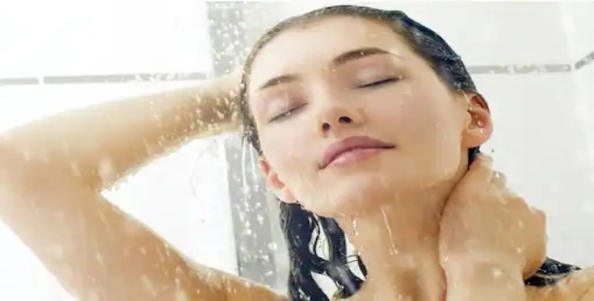 வாரம் இரு முறை எண்ணெய் குளியல் செய்தால் என்னென்ன நன்மைகள் கிடைக்கும்..! - Seithipunal