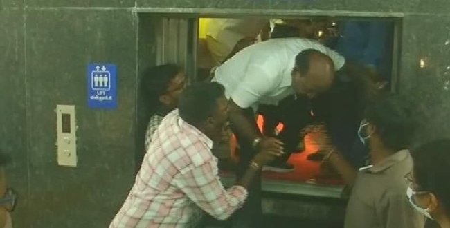 #BREAKING :: மக்கள் நல்வாழ்வு அமைச்சர் மற்றும் திமுக எம்.பி லிட்டில் சிக்கிக் கொண்டதால் ஸ்டான்லி ...