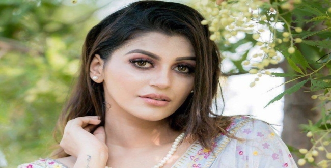 யாஷிகா நடிக்கும் ''படிக்காத பக்கங்கள்'' டீசர் அப்டேட்! - Seithipunal