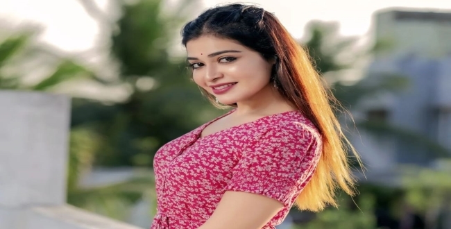 கடற்கன்னி போல போஸ் கொடுக்கும் தர்ஷா குப்தா.. கிறக்கத்தில் ரசிகர்கள்..! - Seithipunal