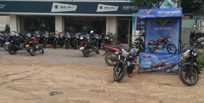 மின் கம்பி அறுந்து விழுந்ததில் 40 புதிய இருசக்கர வாகனங்கள் தீயில் கருகியது..!! - Seithipunal