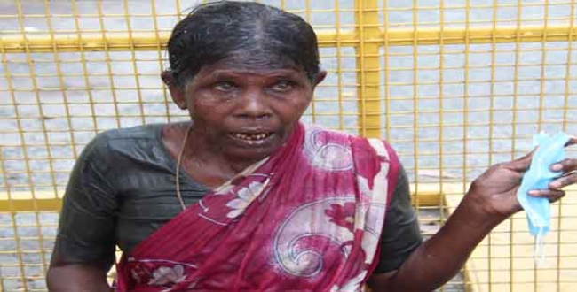 சேலம் : ஆட்சியர் அலுவலகத்தில் தீக்குளிக்க முயன்ற மூதாட்டியால் பரபரப்பு...! - Seithipunal