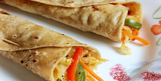 சுவையான, சத்தான சப்பாத்தி ரோல் செய்வது எப்படி?..!! - Seithipunal