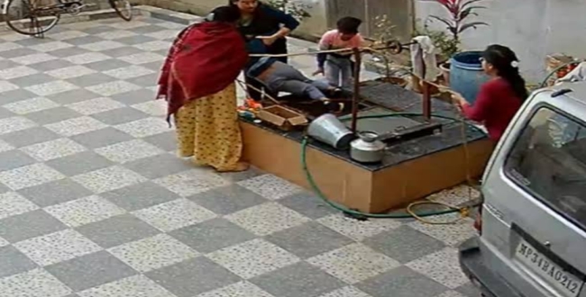 40 அடி கிணற்றில் விழும் சிறுவன்.. சிசிடிவி காட்சிகள் வைரலாகி பதற்றம்.! - Seithipunal