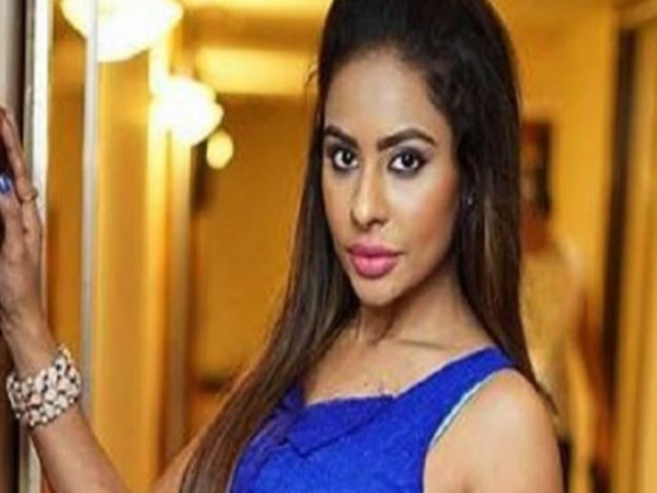 தானே அழைத்து எல்லாத்தையும் செய்துவிட்டு, நாடகமாடிய நடிகை ஸ்ரீரெட்டி ...