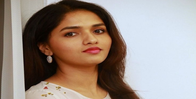 திருமணமான அந்த நடிகர் தான் என் கிரஷ்..! பிரபல நடிகை ஓபன் டாக் ...