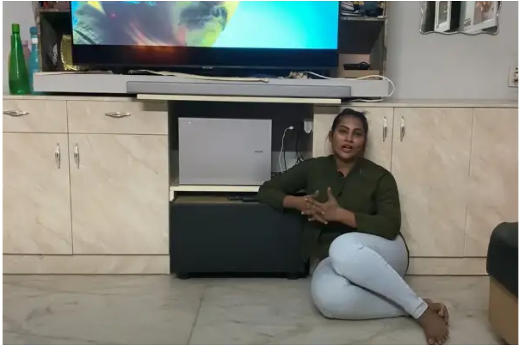 மைனா நந்தினியின் பிரம்மாண்ட வீட்டில் அழகான புகைப்படம்.! மிகுந்த ...
