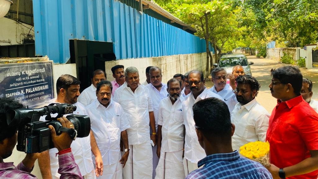 #BREAKING:: அமமுகவில் இருந்து நீக்கப்பட்ட மா.சேகர் அதிமுகவில் இணைந்தார்..!! - Seithipunal