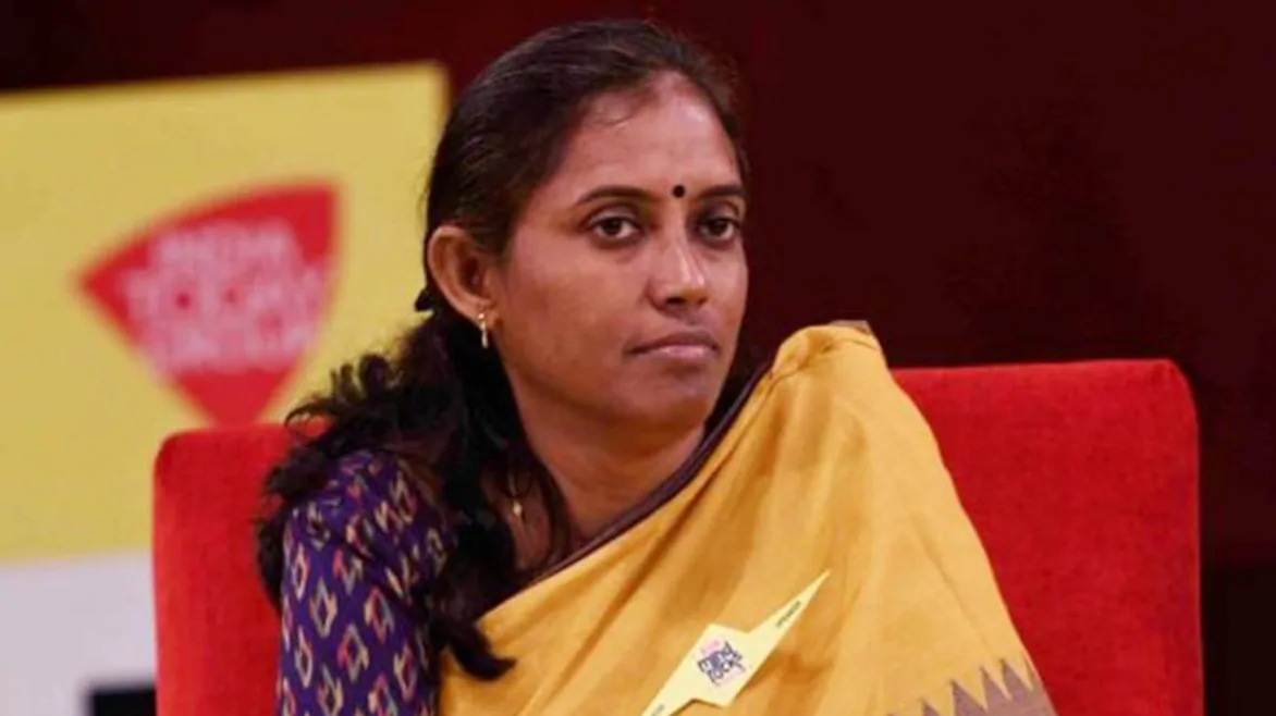 அதிமுக அமைச்சர் மற்றும் எம்பி.,க்கு பகிரங்க சவால்! அரசியலை விட்டே ...