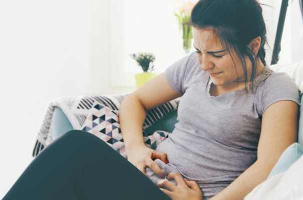 கஷ்டத்தைக் கொடுக்கும் கருப்பை நீர்க்கட்டி - எப்படி உருவாகிறது? சரி ...