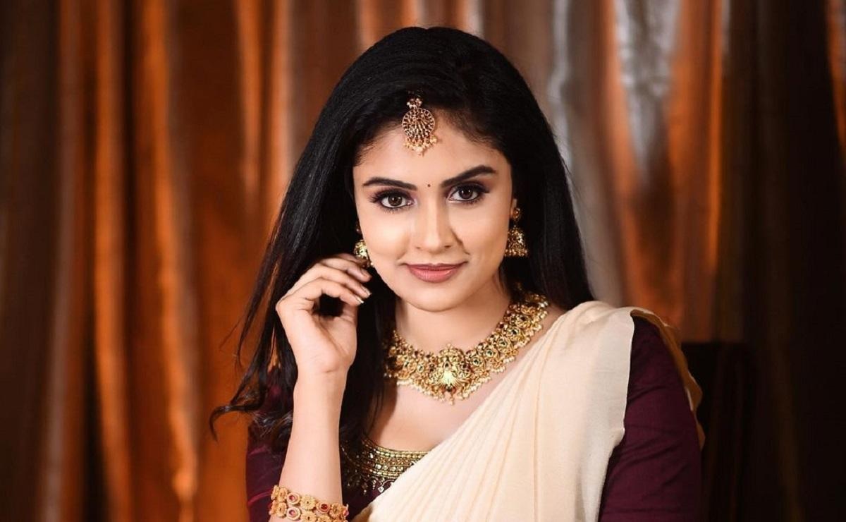 திரைப்பட கதாநாயகியாக களமிறங்கும் செம்பருத்தி தொடர் நடிகை! - Seithipunal